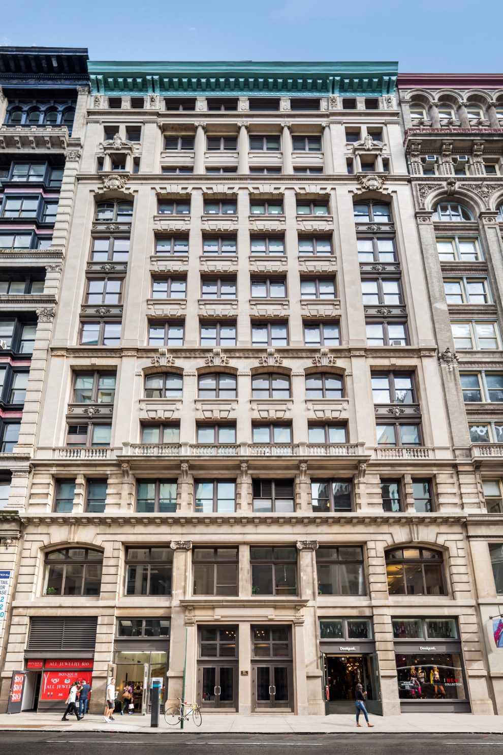 Hornet Animations Signs at 594 Broadway – Mann Report